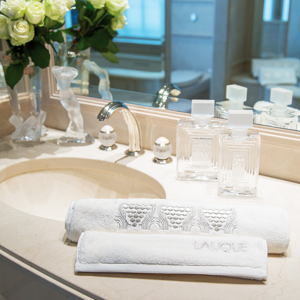 Raisins embroidered hands towel – Lalique Limited